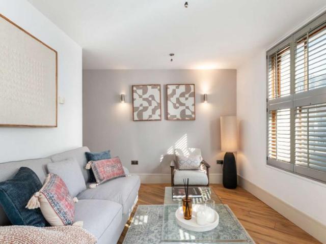 1 Bedroom Apartment London London LS99189906