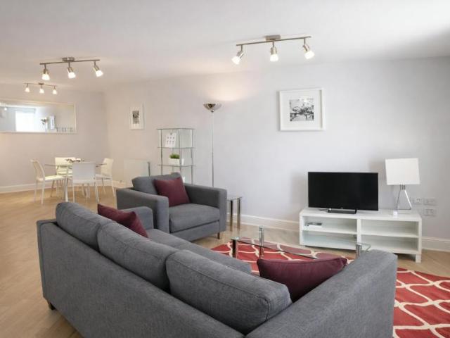 1 Bedroom Apartment London London LS99725467