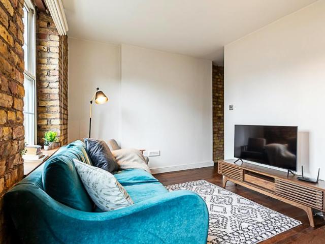1 Bedroom Apartment London London LS100606693