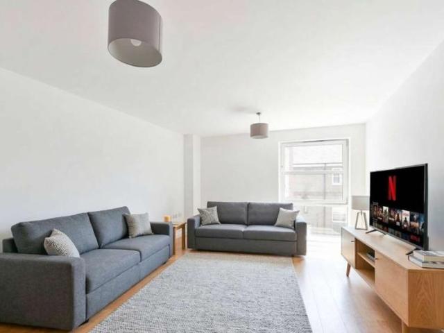 1 Bedroom Apartment London London LS100638543