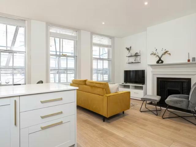 1 Bedroom Apartment London London LS100333620