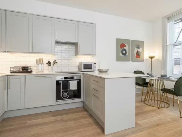 1 Bedroom Apartment London London LS100333624