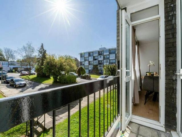 1 Bedroom Apartment London London LS101587970