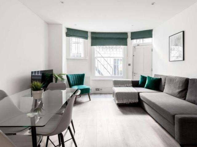 1 Bedroom Apartment London London LS101670638