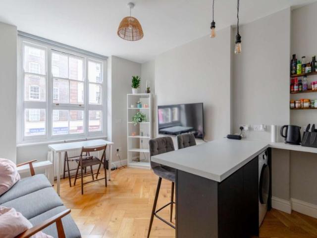 1 Bedroom Apartment London London LS101765953