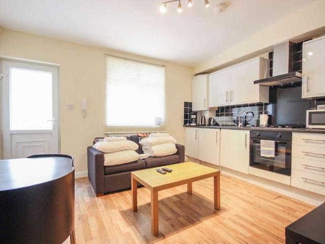 1 Bedroom Apartment London London LS101765390