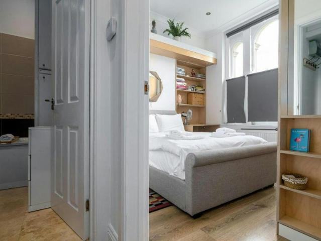 1 Bedroom Apartment London London LS101791646