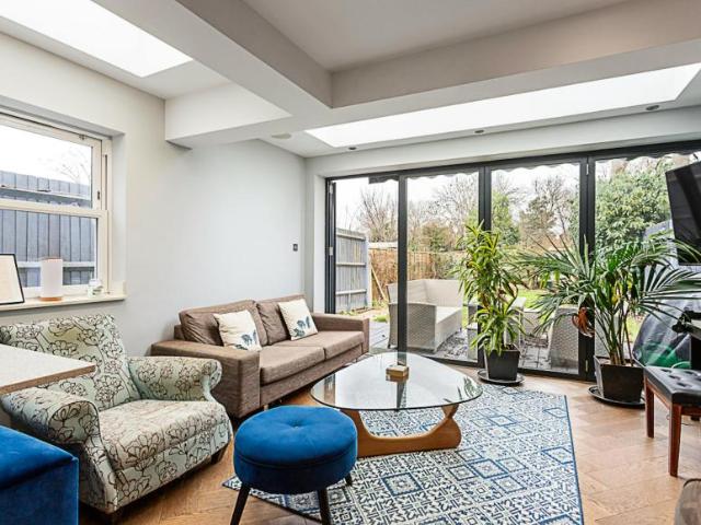 1 Bedroom Apartment London London LS101792761