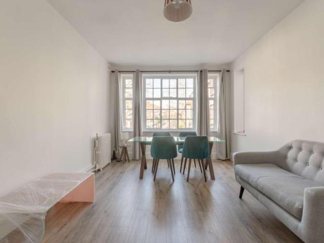 1 Bedroom Apartment London London LS101811976
