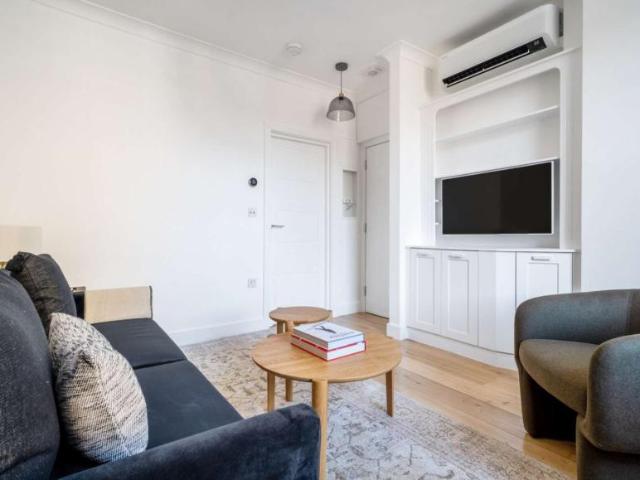 1 Bedroom Apartment London London LS101819143