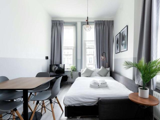 1 Bedroom Apartment London London LS101821606