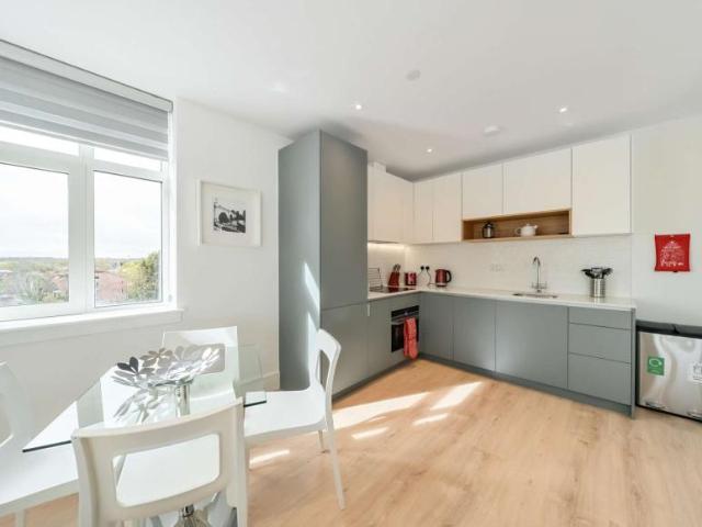 1 Bedroom Apartment London London LS101822406