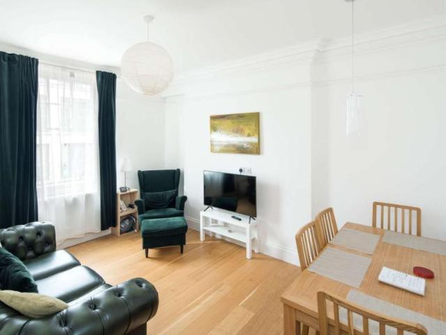 1 Bedroom Apartment London London LS101822645