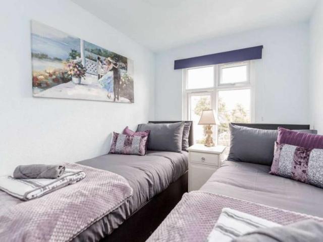 1 Bedroom Apartment London London LS101824042