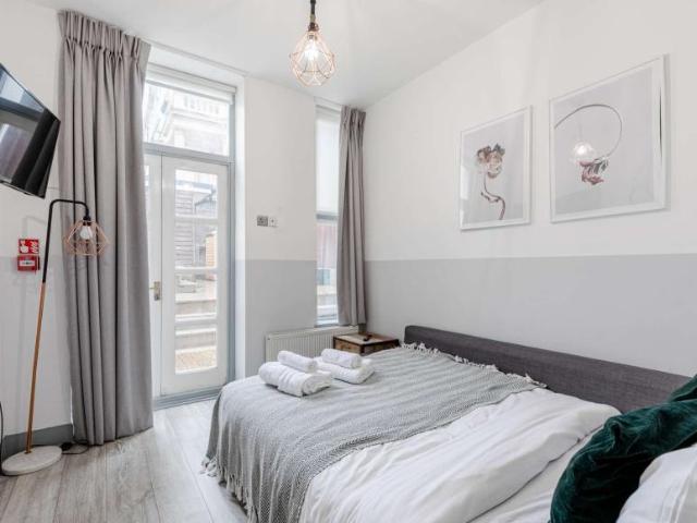 1 Bedroom Apartment London London LS101841912