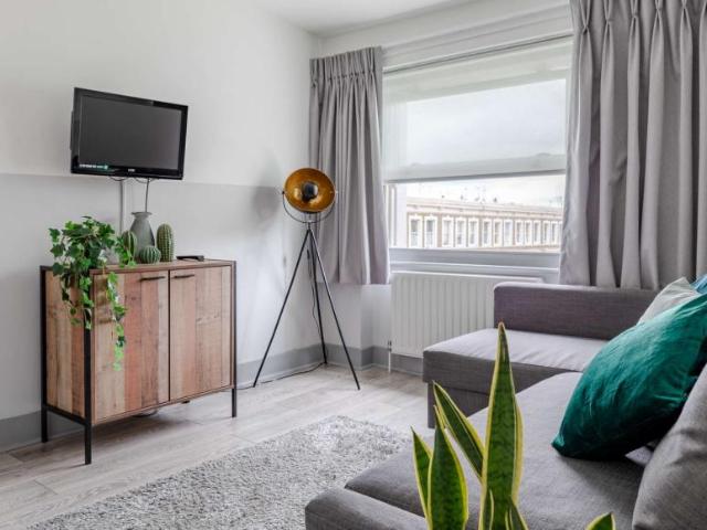 1 Bedroom Apartment London London LS101842513