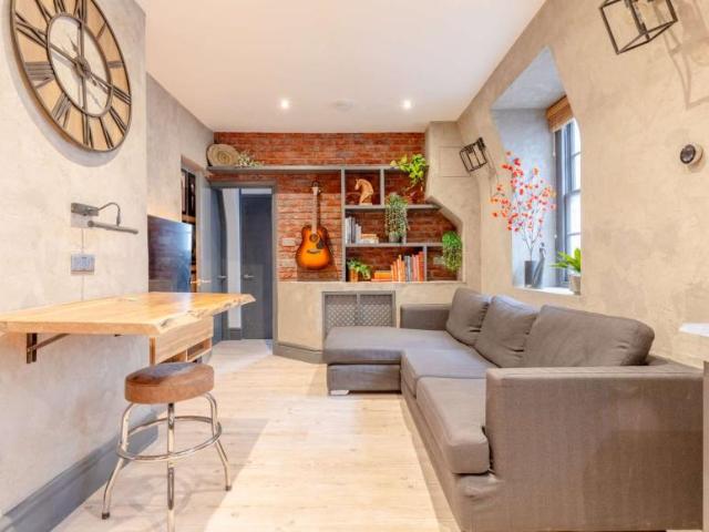 1 Bedroom Apartment London London LS101842796