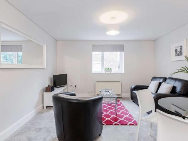 1 Bedroom Apartment London London LS101843320