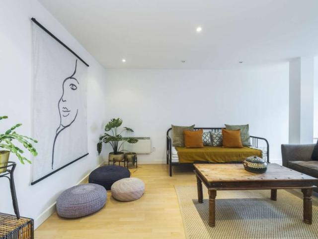 1 Bedroom Apartment London London LS101850269