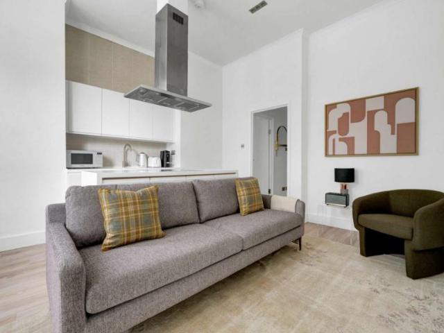 1 Bedroom Apartment London London LS101852485