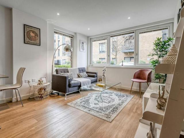 1 Bedroom Apartment London London LS101988632
