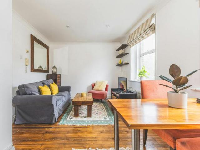 1 Bedroom Apartment London London LS102469905