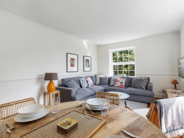 1 Bedroom Apartment London London LS102630291