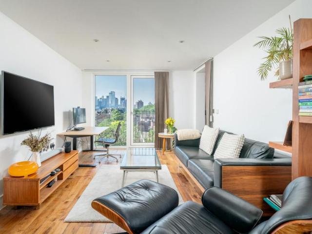 1 Bedroom Apartment London London LS102753465