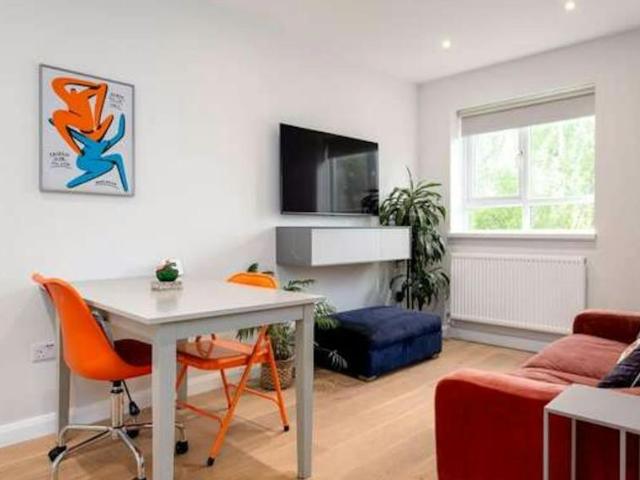 1 Bedroom Apartment London London LS102953129