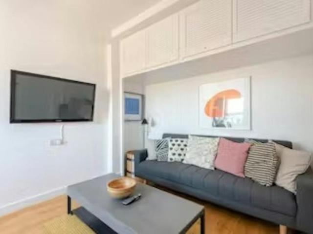 1 Bedroom Apartment London London LS102086452