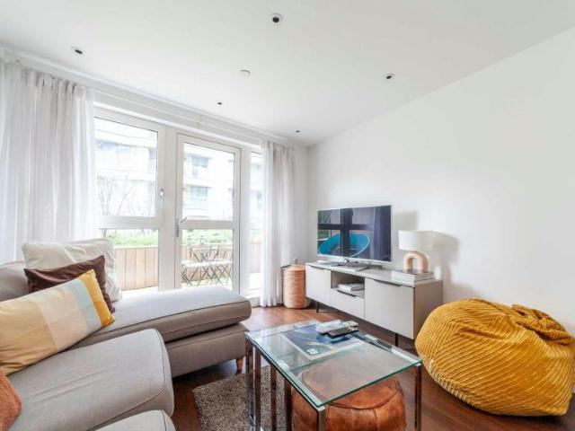 1 Bedroom Apartment London London LS102247482