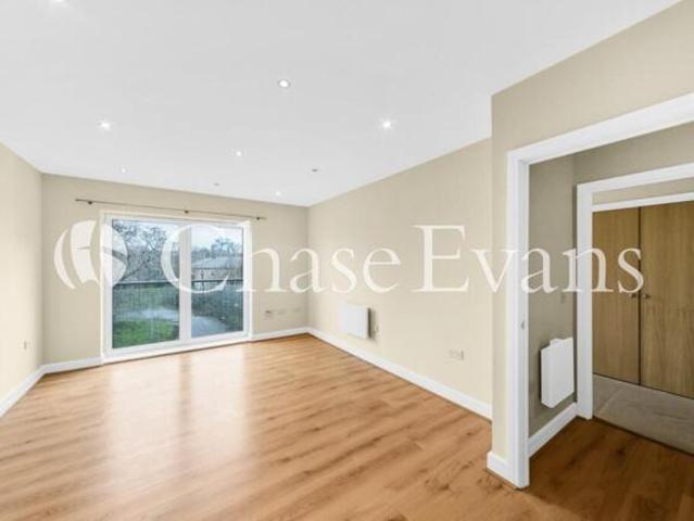 1 Bedroom Apartment Londres Greater London 100132435