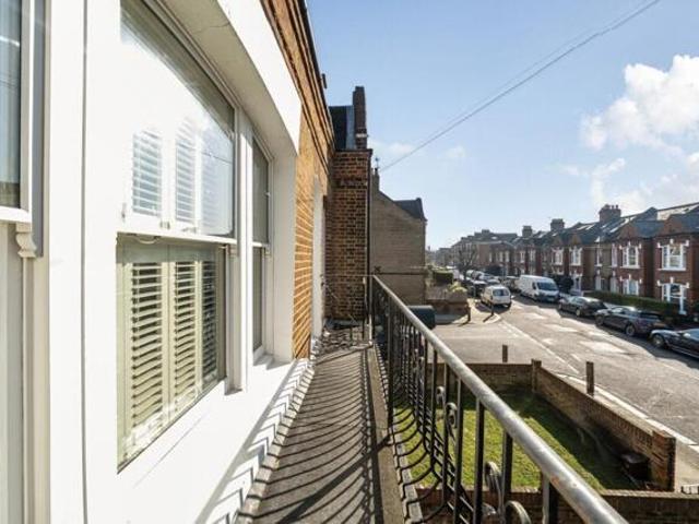 1 Bedroom Apartment Londres Greater London LS100540797
