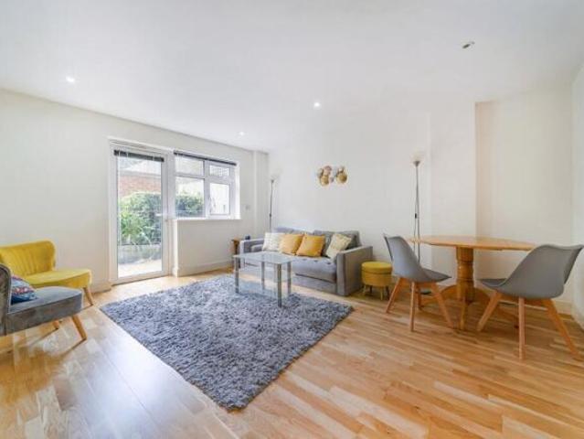 1 Bedroom Apartment Londres Greater London LS100649091