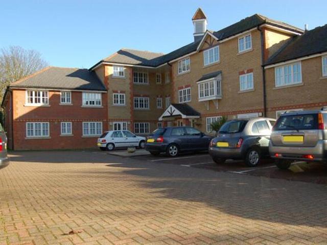 1 Bedroom Apartment Rickmansworth Hertfordshire LS100426403