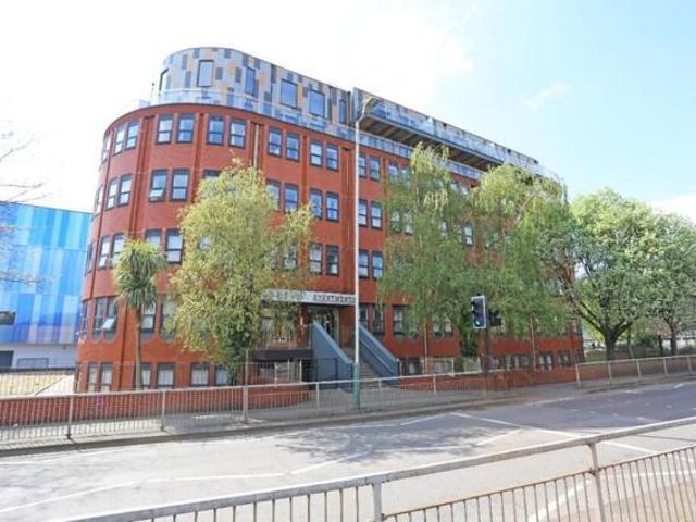 1 Bedroom Apartment Romford Greater London 99608439