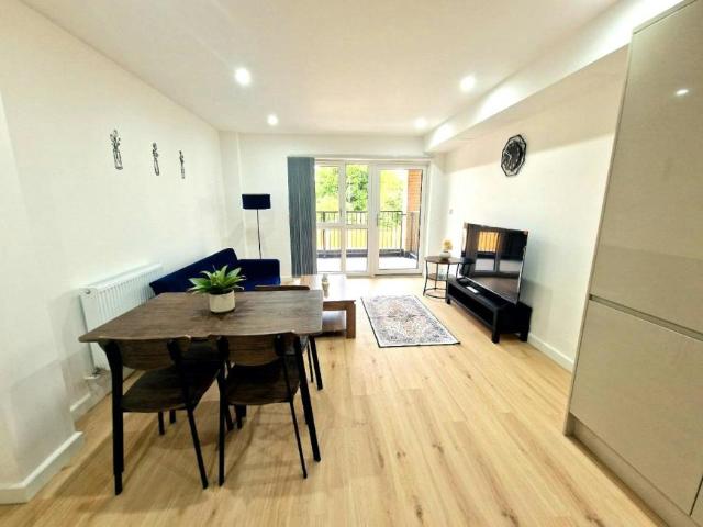 1 Bedroom Apartment Romford Romford 103396890