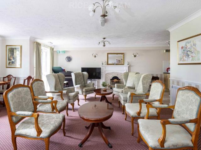 1 Bedroom Apartment, Royston Court – Hinchley Wood