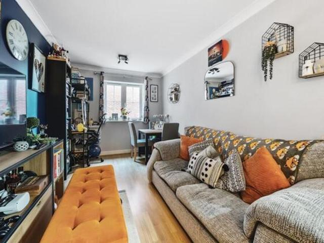 1 Bedroom Apartment Surrey Great London LS101891889