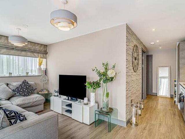 1 Bedroom Apartment Surrey Greater London LS101701676