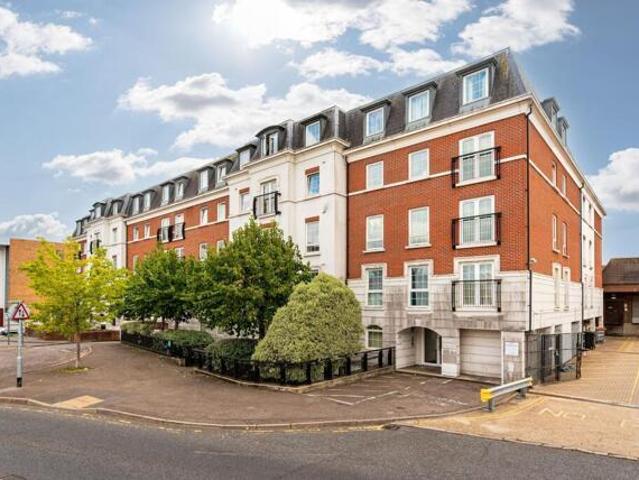 1 Bedroom Apartment Surrey Surrey LS99436759
