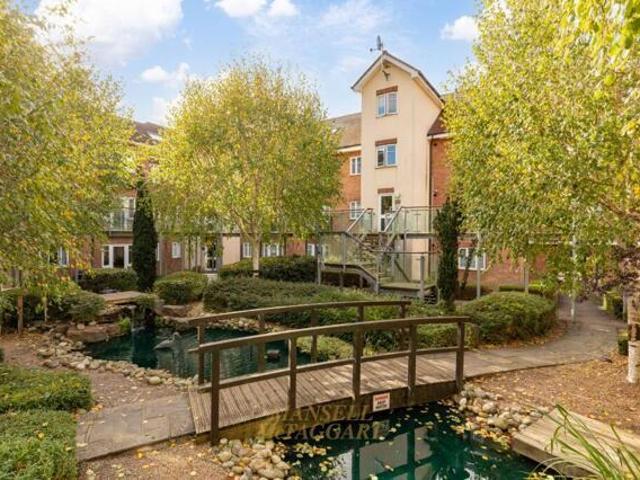 1 Bedroom Apartment Surrey Surrey LS100503225