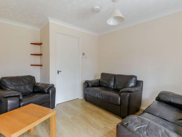 1 bedroom Apartment Salvisberg Court, Otto Road
