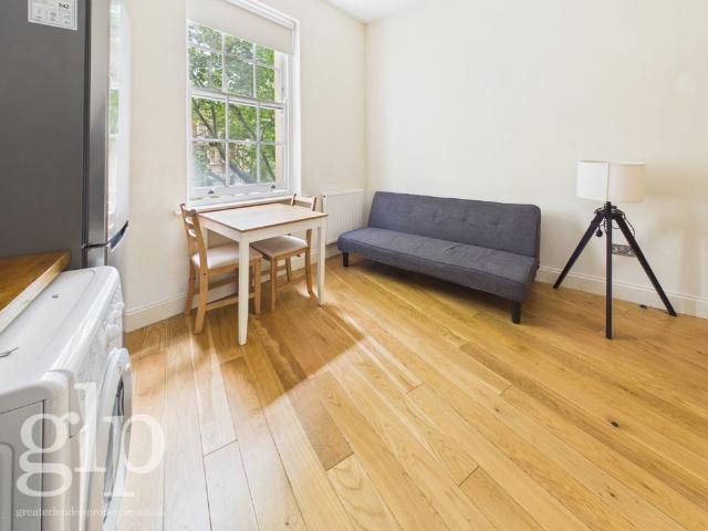 1 Bedroom Apartment, Shaftesbury Avenue, Covent Garden, WC2H