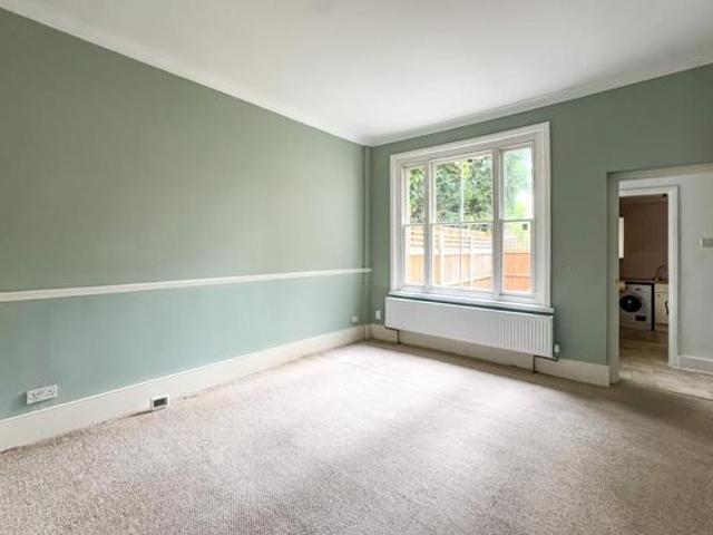 1 Bedroom Apartment Southend On Sea Essex 98503782