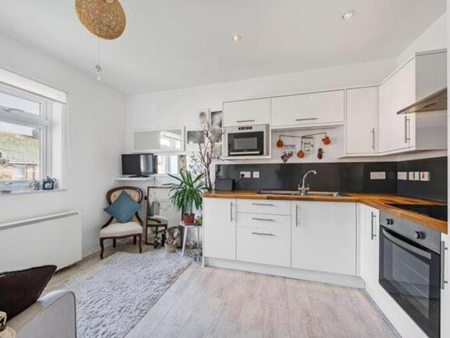 1 Bedroom Apartment Teignmouth Devon LS101100113