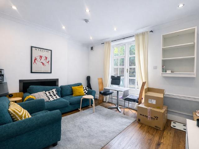 1 Bedroom Apartment, The Mall, London