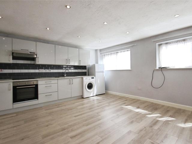 1 bedroom Apartment to let Horndean Road, Bracknell, Berkshire, RG12