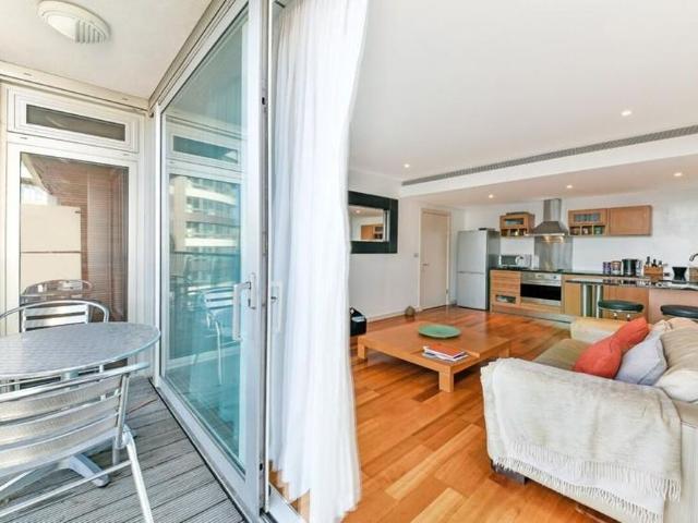 1 bedroom apartment to let in The Bridge, SW11