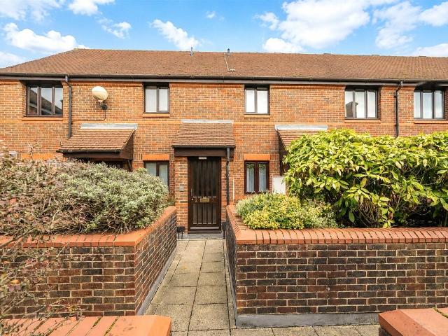 1 Bedroom Apartment to let in Art School Yard, St. Albans, Hertfordshire, AL1